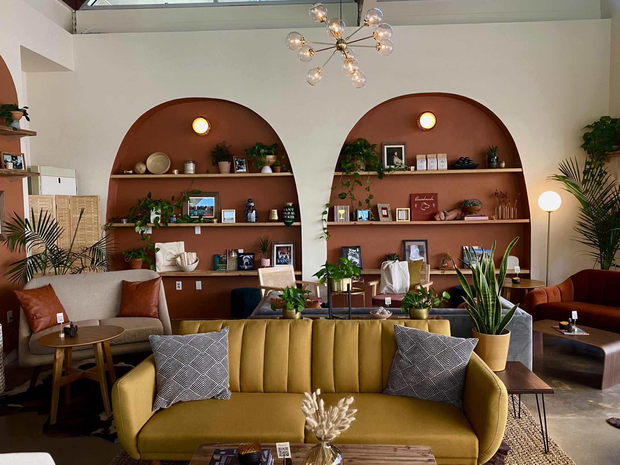 Boozehounds Restaurant Palm Springs—Where Dogs Take Their Humans ...